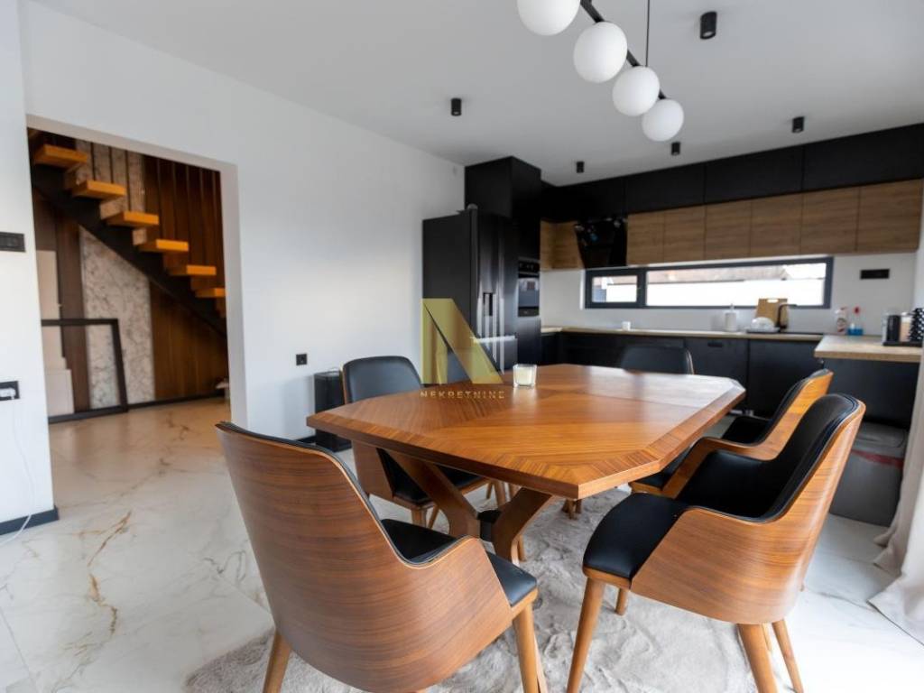 Samostalna porodična vila 122 m², novo, Veternik Centar, Novi Sad