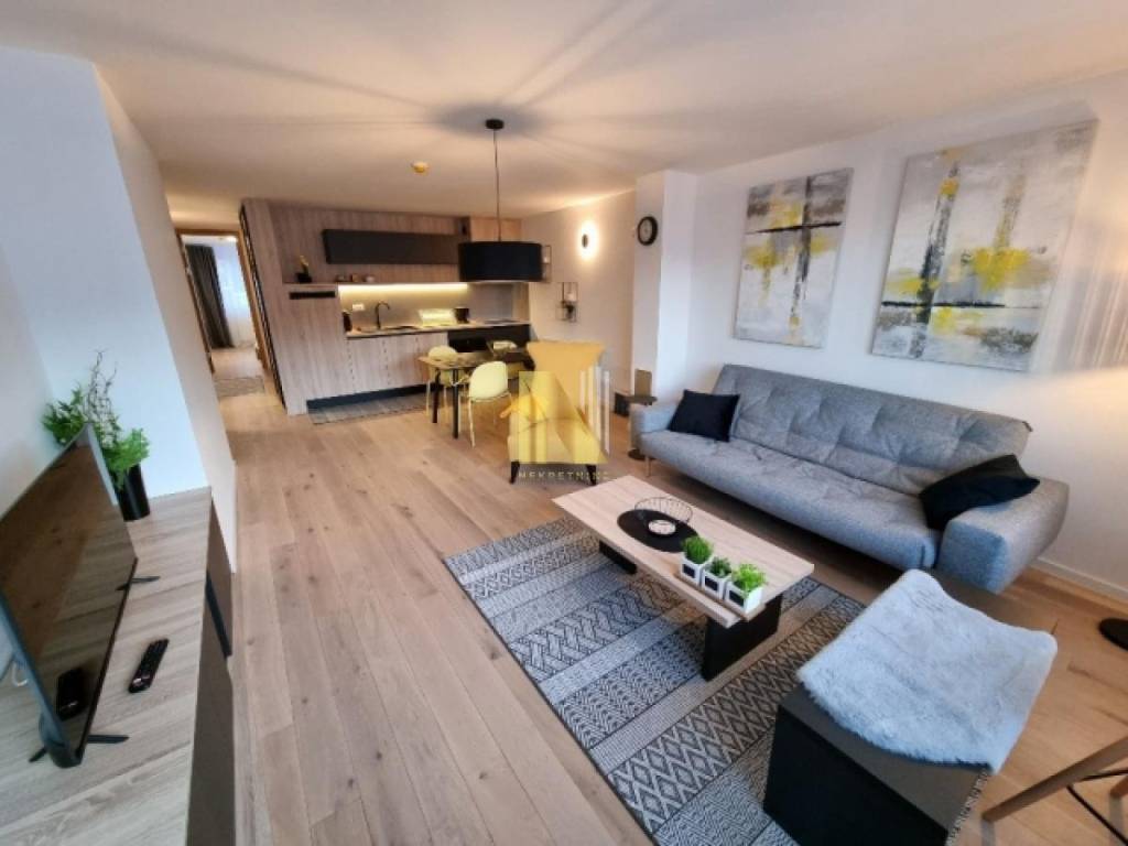 Trosobni stan novo, šesti sprat, Centar - Novi Bulevar, Novi Sad