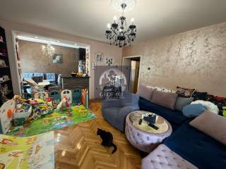 Trosobni stan drugi sprat, Beograd