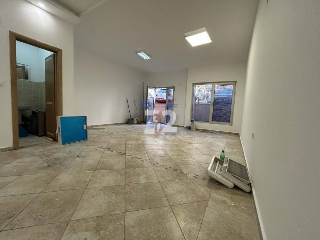 Prodavnica - Poslovni prostor za Izdavanje