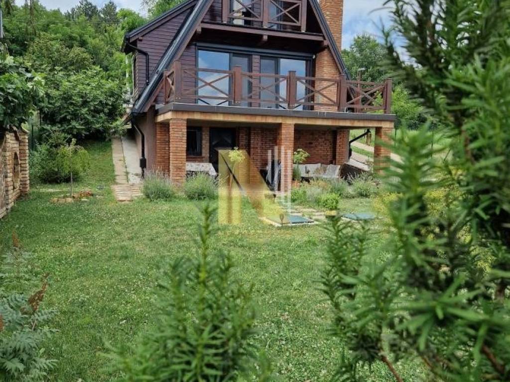 Vikendica, novo, 130 m², Centar, Sremska Mitrovica