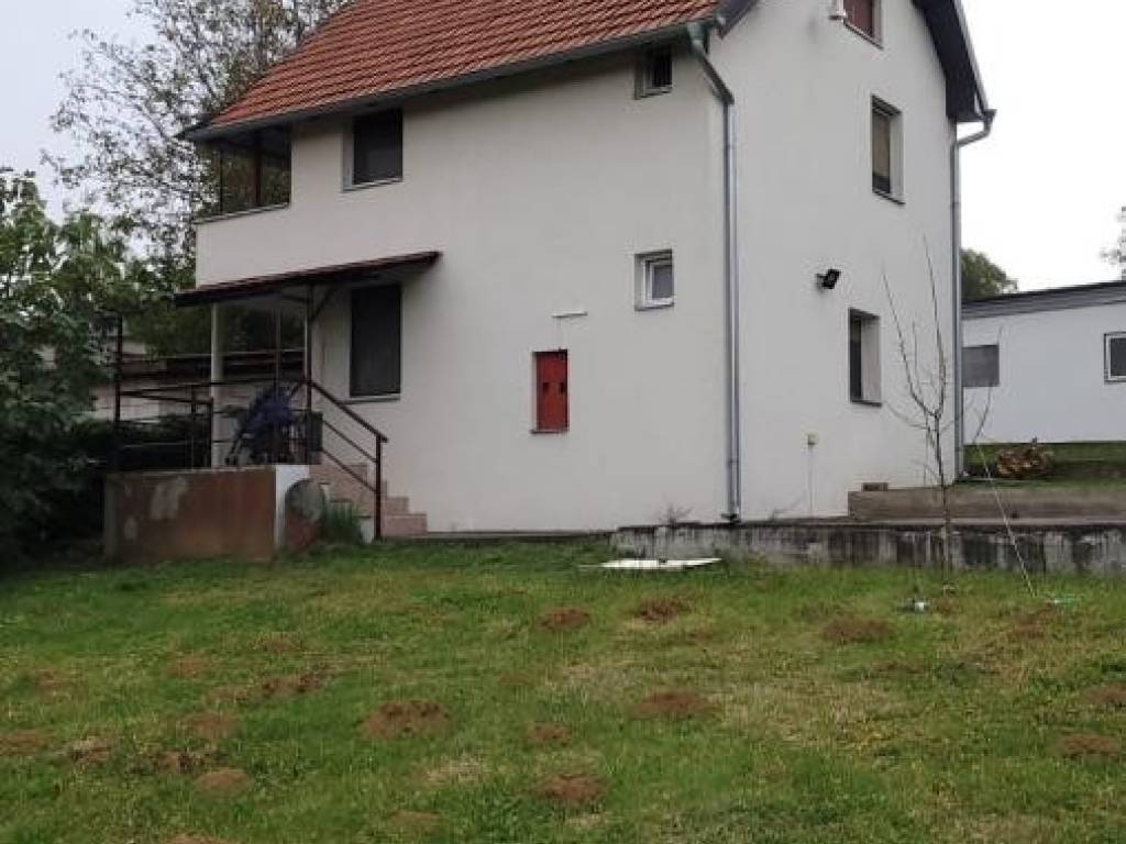 Vikendica, novo, 76 m², Centar, Inđija