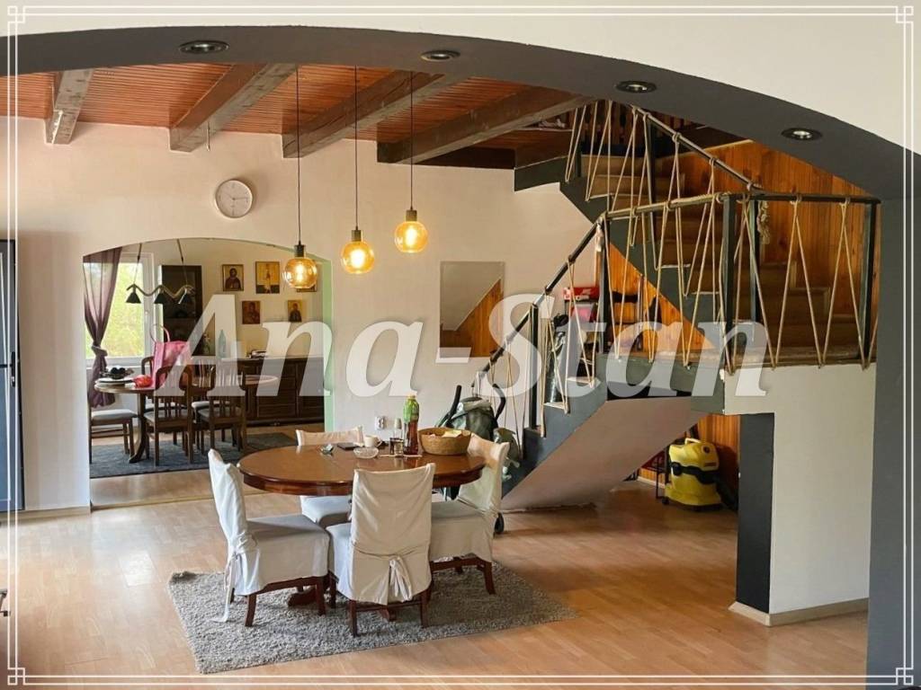 Vikendica, odlično stanje, 280 m², Vranić - Baćevac - Lisović, Beograd