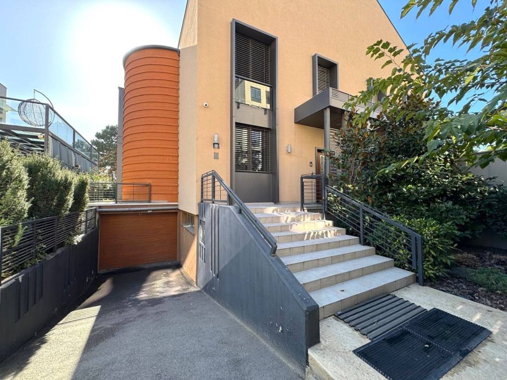 Samostalna porodična vila 380 m², Bežanijska kosa, Beograd