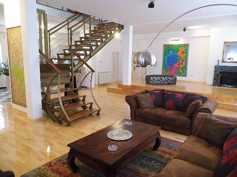 Samostalna porodična vila 400 m², novo, Medaković, Beograd