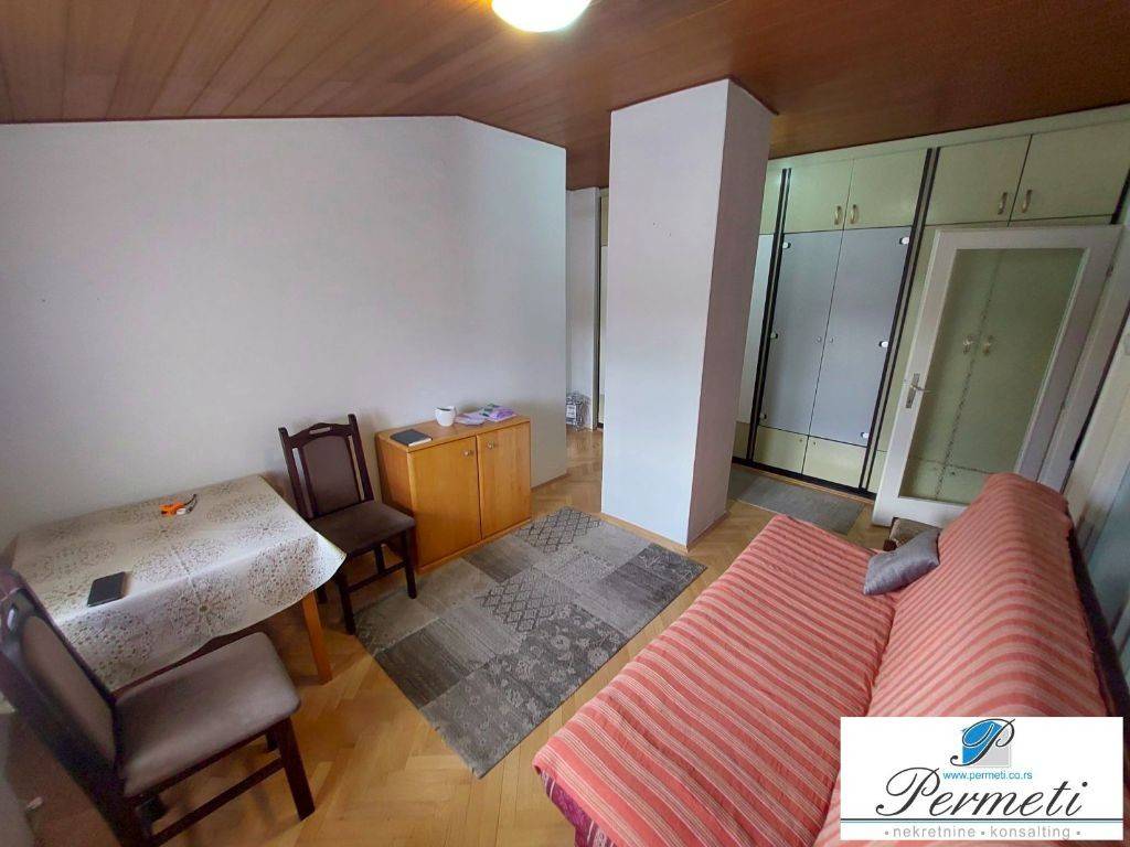 Jednosoban stan za renoviranje, deseti sprat, Bulevar Nemanjića - Dom zdravlja - Bulevar zona III, Niš