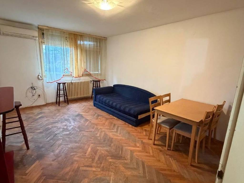 Trosobni stan Sonje Marinković, Borča, Beograd
