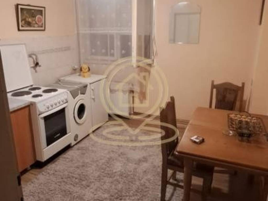 Jednosoban stan u dobrom stanju, četvrti sprat, Stara Varoš, Kragujevac