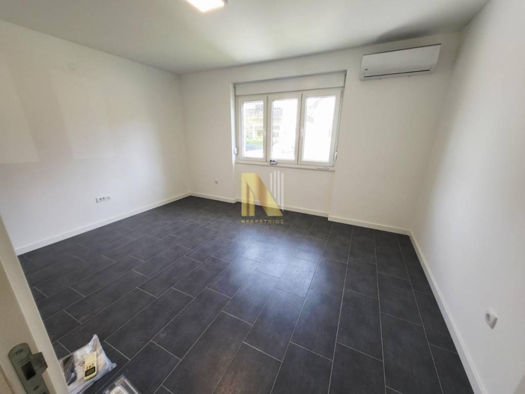 Trosobni stan u dobrom stanju, prizemlje, Veternik Centar, Novi Sad