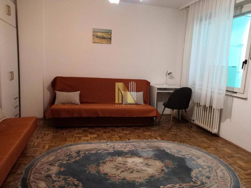 Dvosobni stan u dobrom stanju, četvrti sprat, Spens, Novi Sad
