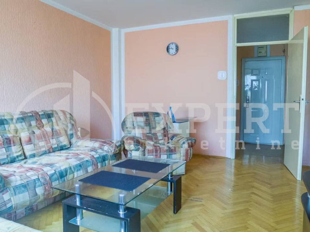 Trosobni stan Bulevar Nemanjića, Niš