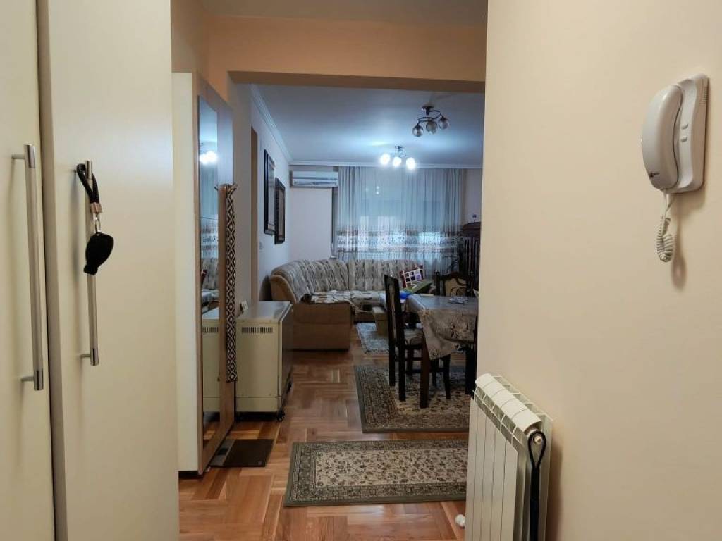 Dvosobni stan za renoviranje, Mali Mokri Lug - Zvezdara, Beograd