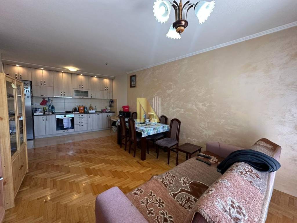 Dvosobni stan novo, treći sprat, Novi Sad