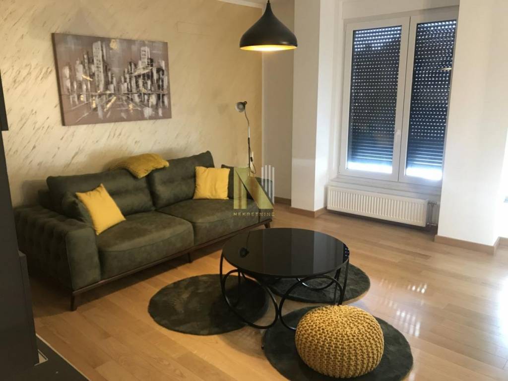 Dvosobni stan u dobrom stanju, peti sprat, Centar - Novi Bulevar, Novi Sad
