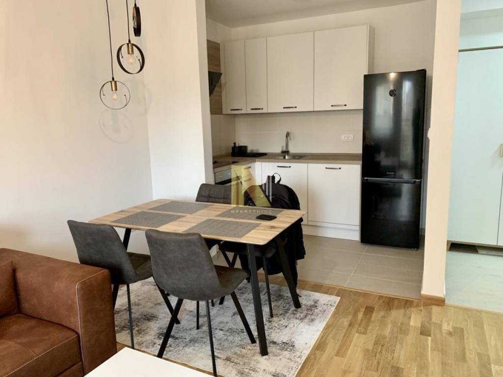 Dvosobni stan 42 m², Novi Sad