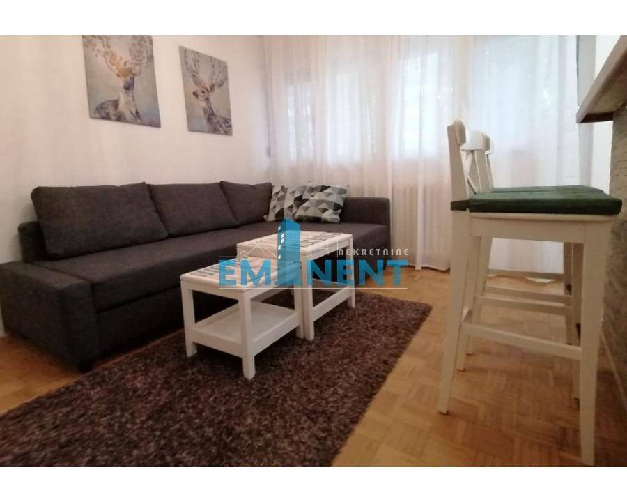 Dvosobni stan Bulevar maršala Tolbuhina, Donji Grad, Beograd