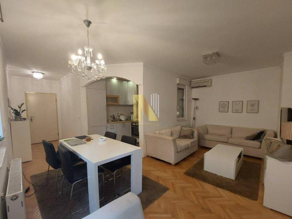 Trosobni stan treći sprat, Novi Sad