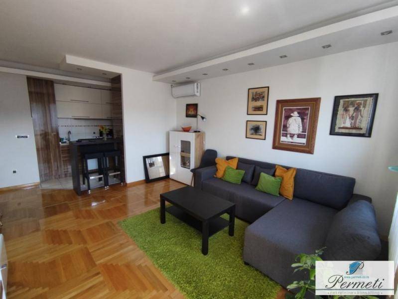 Trosobni stan u dobrom stanju, treći sprat, Čair, Niš