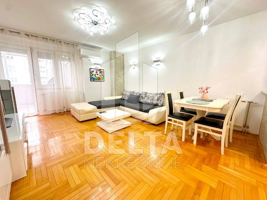 Trosobni stan novo, treći sprat, Bulevar Nemanjića - Dom zdravlja - Bulevar zona III, Niš