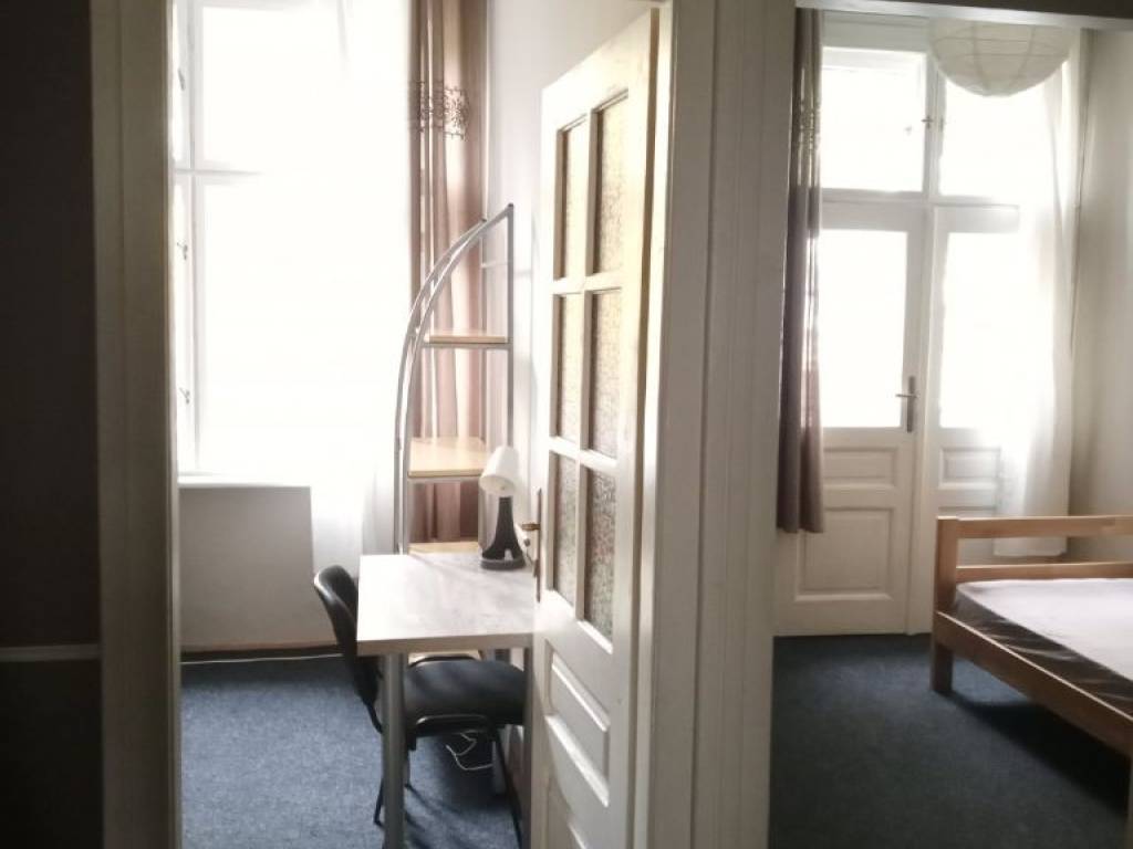 Trosobni stan u dobrom stanju, prvi sprat, Centar - Skupština - Terazije, Beograd