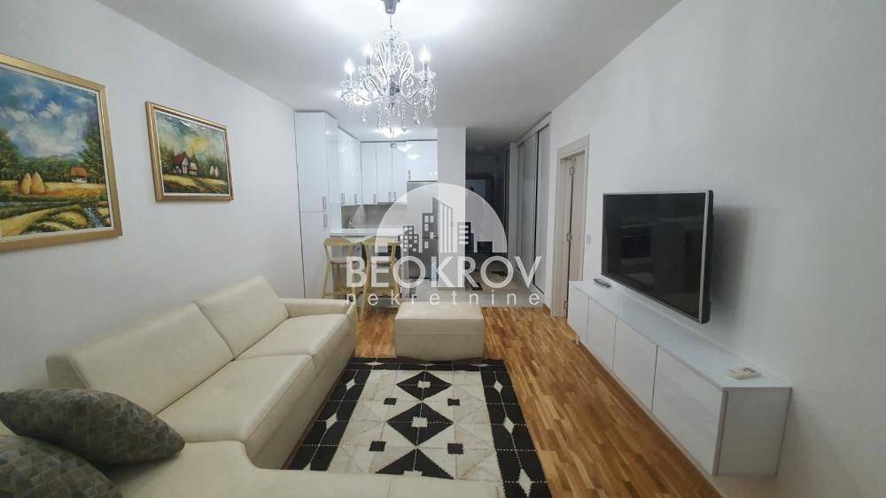 Dvosobni stan Mitropolita Petra, Profesorska kolonija - Hala Pionir, Beograd