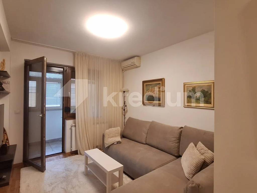 Dvosobni stan 39 m², Beograd