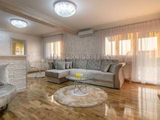 Trosobni stan peti sprat, Kluz - Zeleno brdo - Olimp, Beograd