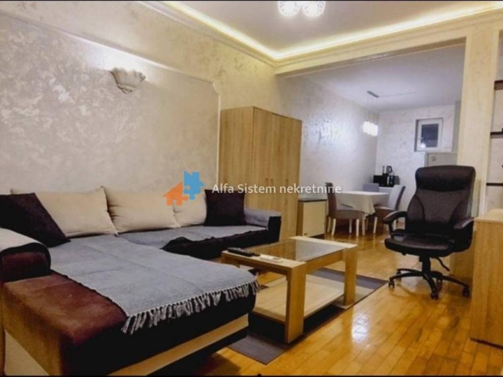 Dvosobni stan u dobrom stanju, četvrti sprat, Lipov lad, Beograd