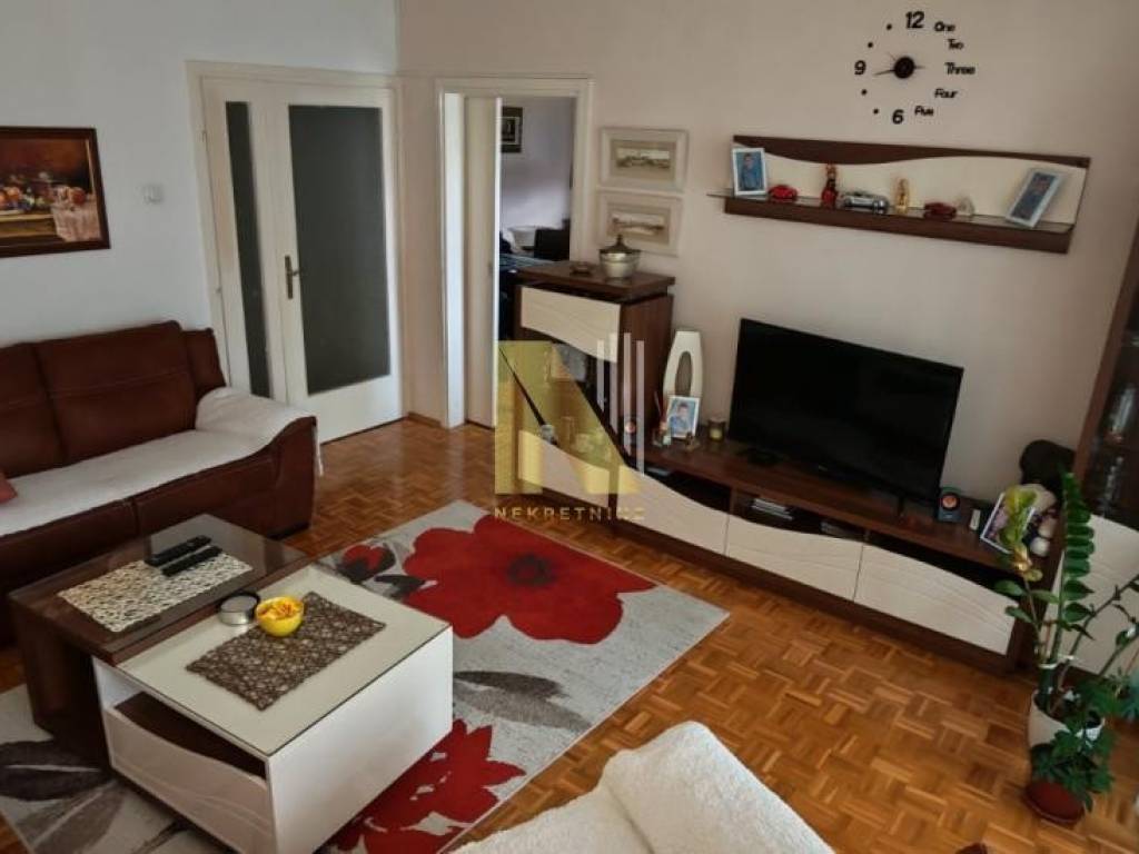 Dvosobni stan u dobrom stanju, peti sprat, Airport City - Blok 60, Beograd