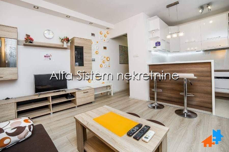 Dvosobni stan u dobrom stanju, Hram Svetog Save - Neimar - Čubura, Beograd