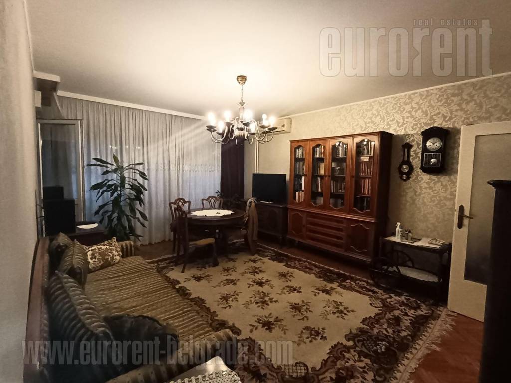 Trosobni stan treći sprat, Beograd