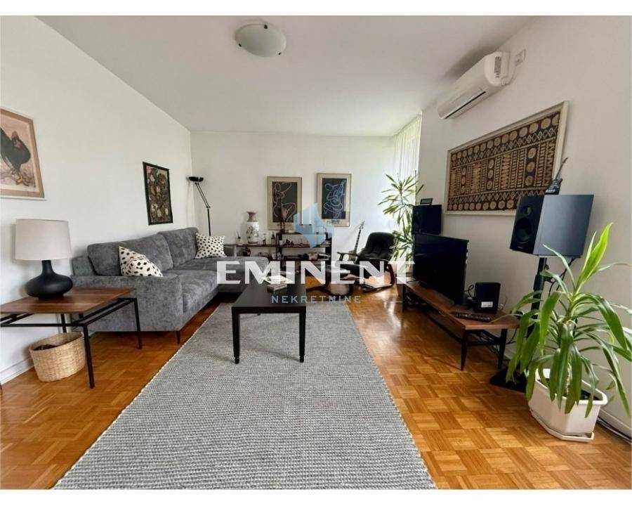 Dvosobni stan Baba Višnjina, Beograd
