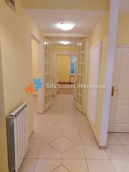Trosobni stan u dobrom stanju, prvi sprat, Centar - Skupština - Terazije, Beograd
