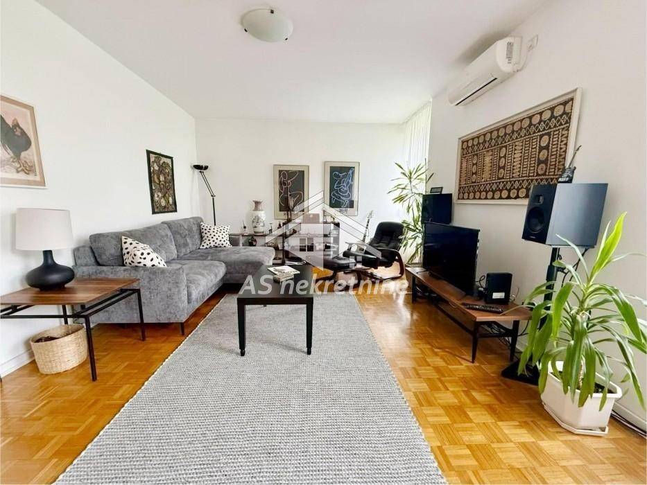Dvosobni stan u dobrom stanju, četvrti sprat, Kalenić - Slavija - Cvetni Trg, Beograd