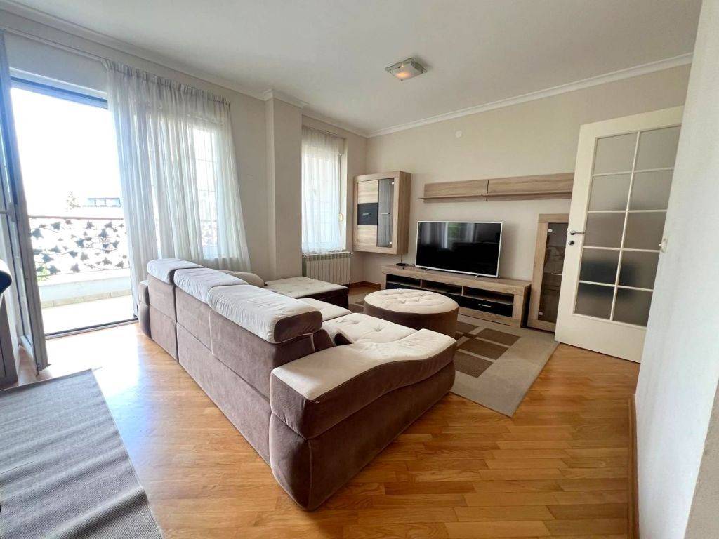 Trosobni stan Novopazarska, Kalenić - Slavija - Cvetni Trg, Beograd