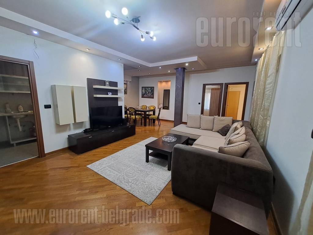 Stan u dobrom stanju, prizemlje, Dedinje, Beograd