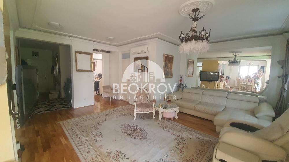 Četvorosobni stan Južni Bulevar, Hram Svetog Save - Neimar - Čubura, Beograd