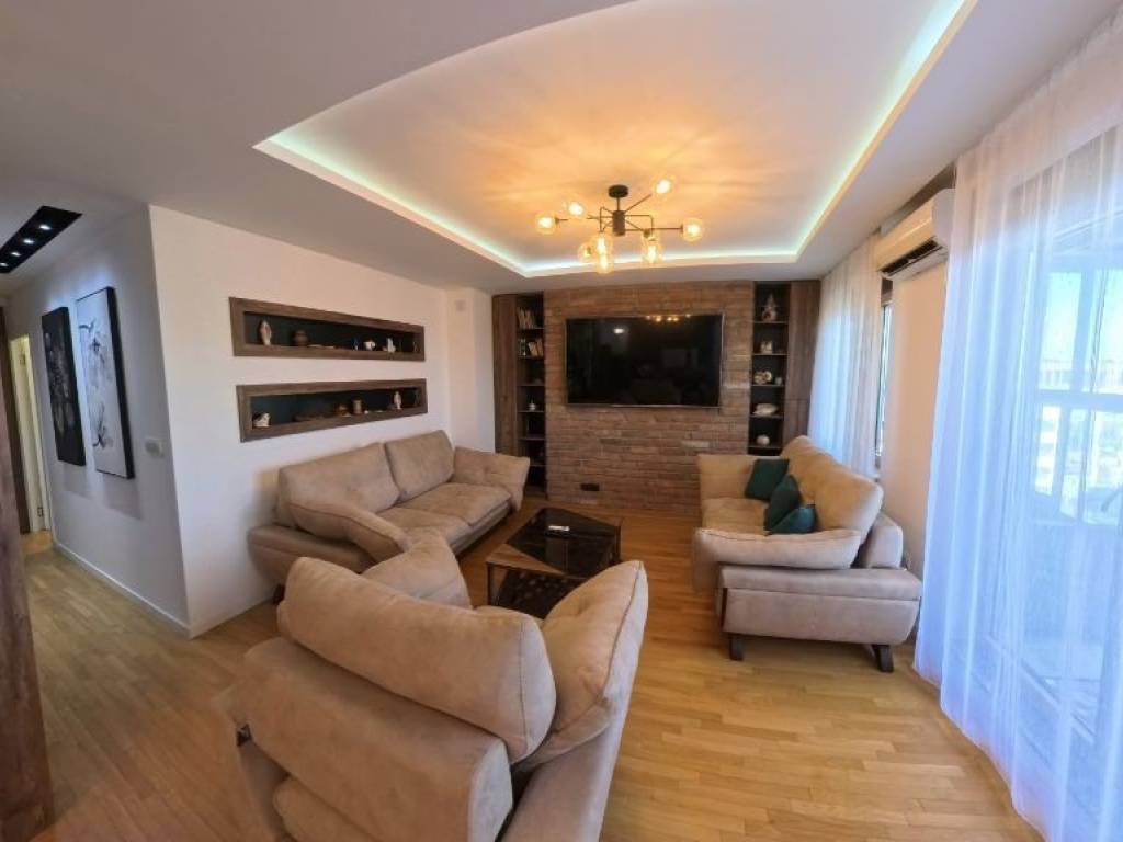 Trosobni stan Petra Kocica, Donji Grad, Beograd