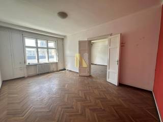 Četvorosobni stan u dobrom stanju, drugi sprat, Stari Grad, Novi Sad