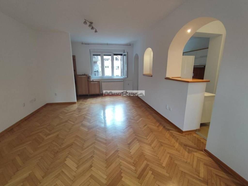 Trosobni stan odlično stanje, prvi sprat, Centar - Skupština - Terazije, Beograd