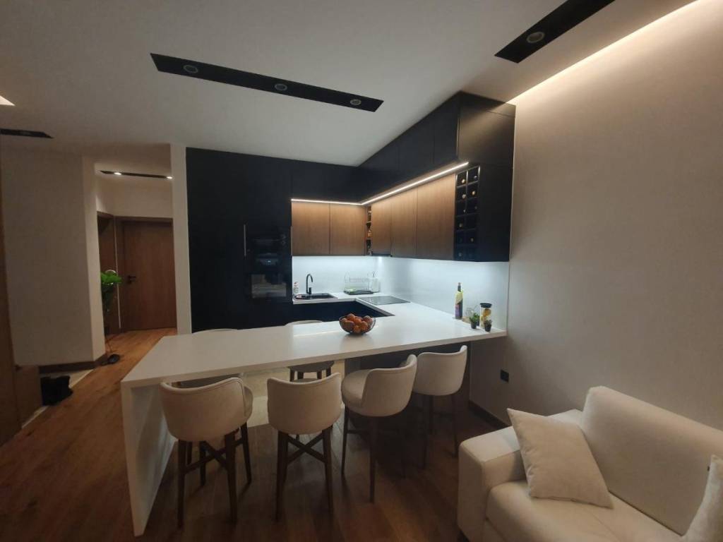 Trosobni stan novo, peti sprat, Centar - Novi Bulevar, Novi Sad