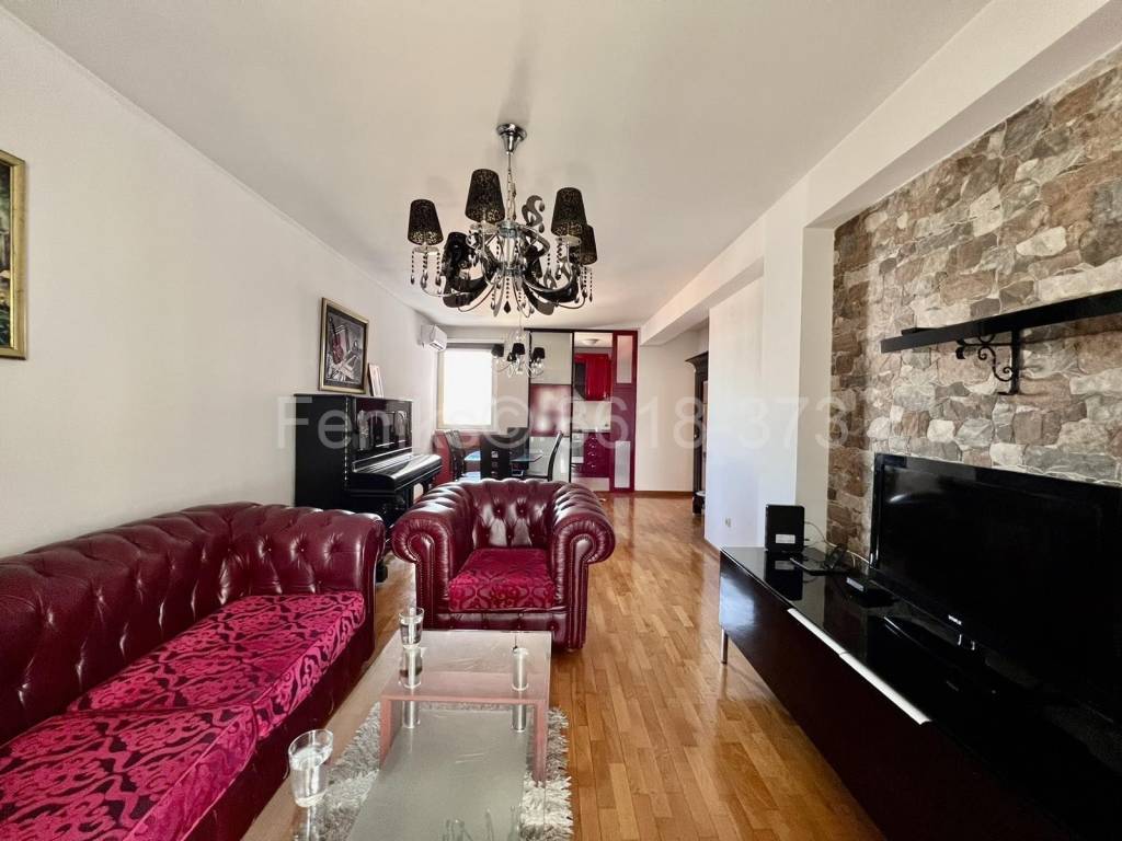 Trosobni stan u dobrom stanju, četvrti sprat, Dorćol, Beograd