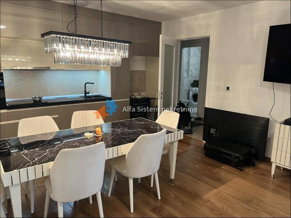 Dvosobni stan novo, drugi sprat, Airport City - Blok 60, Beograd