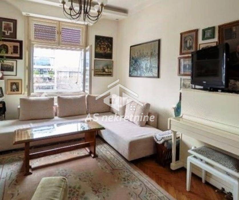 Trosobni stan u dobrom stanju, četvrti sprat, Kalenić - Slavija - Cvetni Trg, Beograd