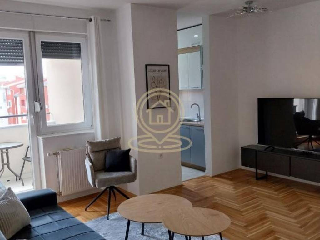 Četvorosobni stan u dobrom stanju, četvrti sprat, Podbara - Savina, Novi Sad