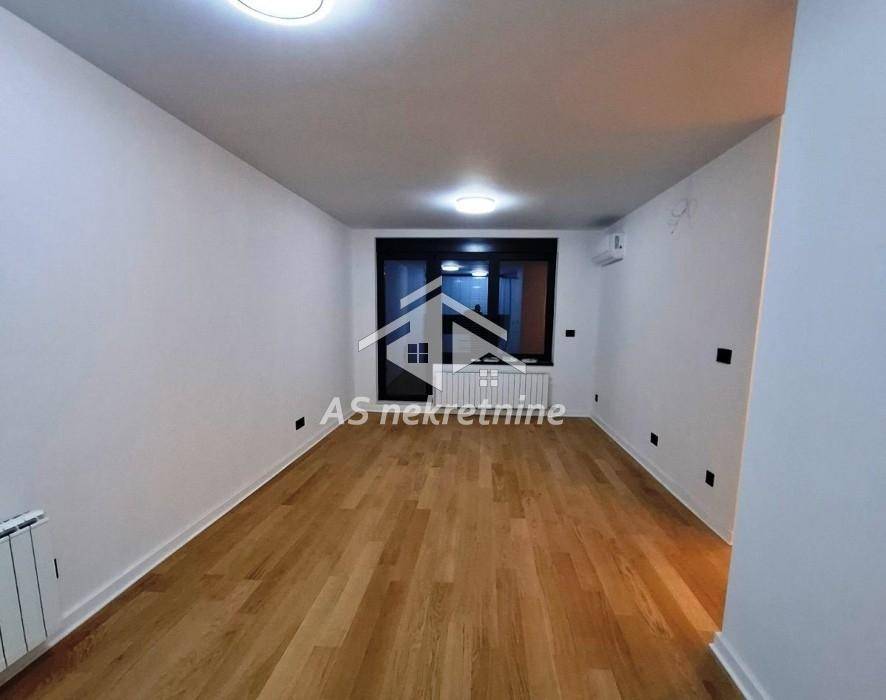 Trosobni stan novo, prvi sprat, Crveni Krst - Južni bulevar, Beograd