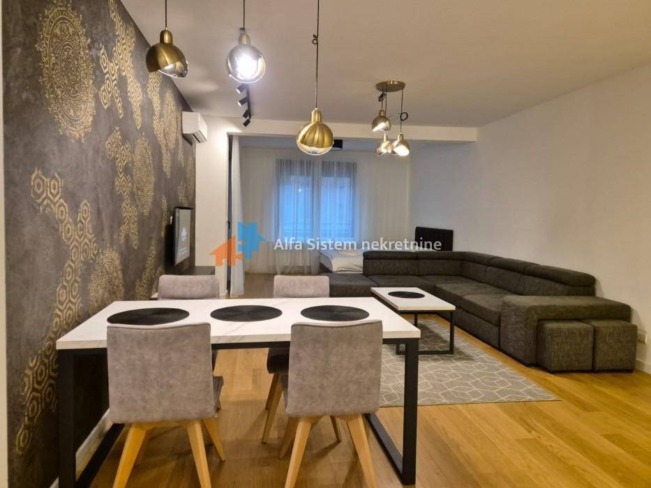 Trosobni stan novo, treći sprat, Savski Venac Centar, Beograd