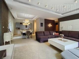Trosobni stan prvi sprat, Beograd