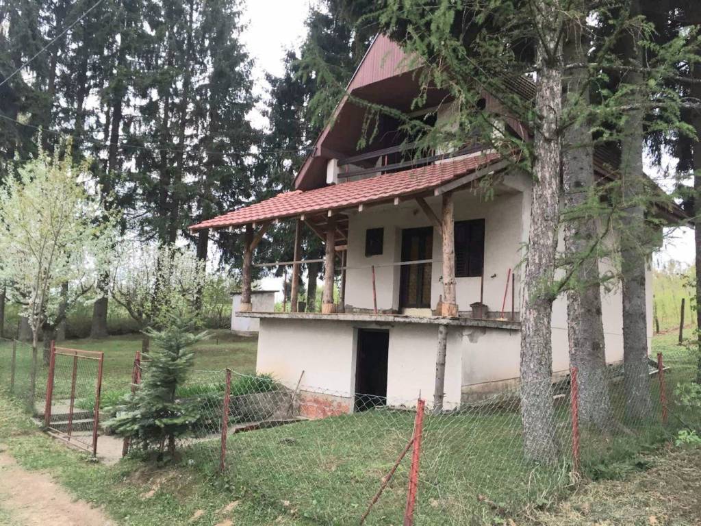 Samostalna porodična vila 108 m², za renoviranje, Goč, Vrnjačka Banja