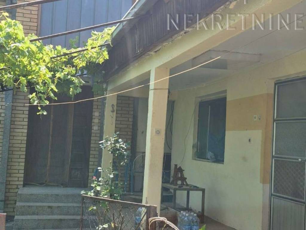 Samostalna porodična vila 153 m², u dobrom stanju, Merošina